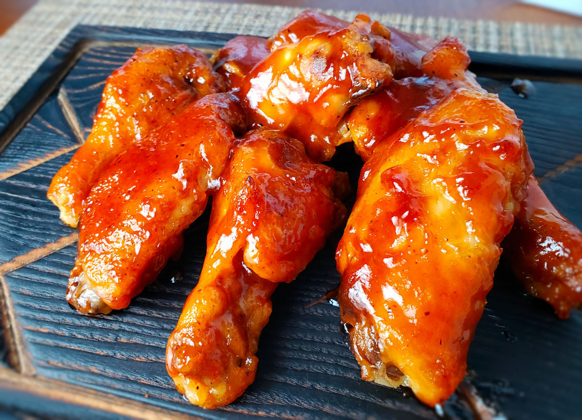 How to Sauce Chicken Wings - For the Wing